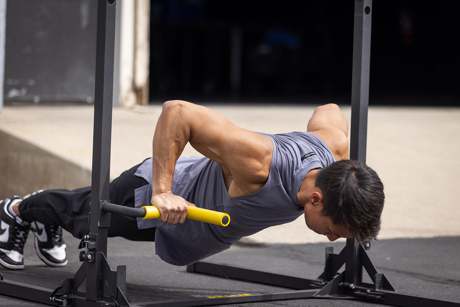 Bullbar Portable Pull-up Bar – Bullbar Fitness